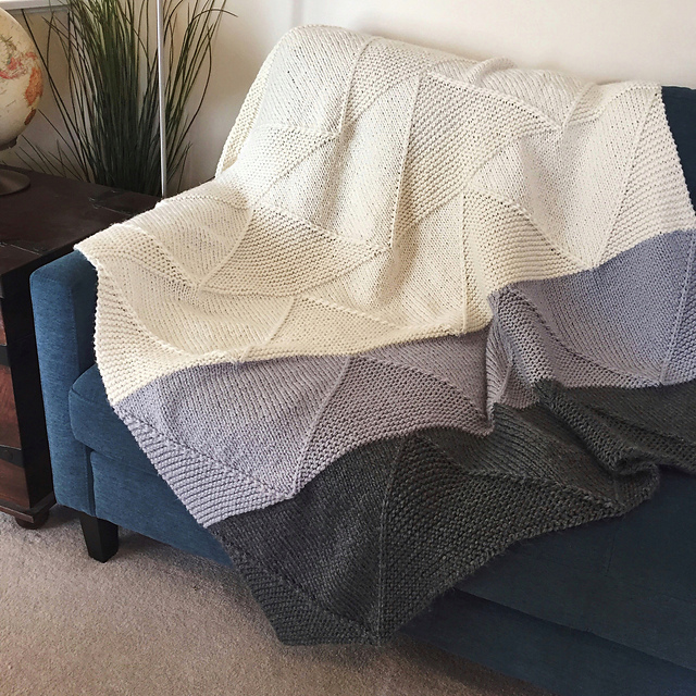 Ravelry: Snowy Peaks Throw pattern by Finknits