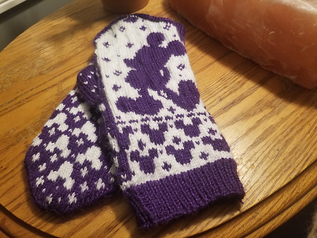 Ravelry: Magic Mouse Mittens pattern by Jessica Kampen