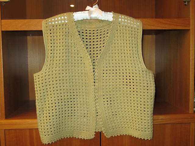 Ravelry: Dainty Mesh Vest pattern by Melissa Leapman