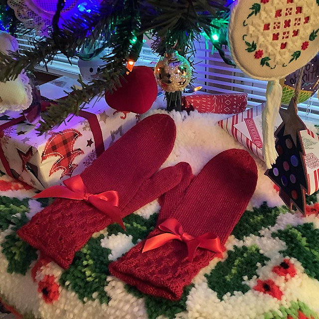 Ravelry: Lady's Mitten pattern by Brown, Durrell & Co