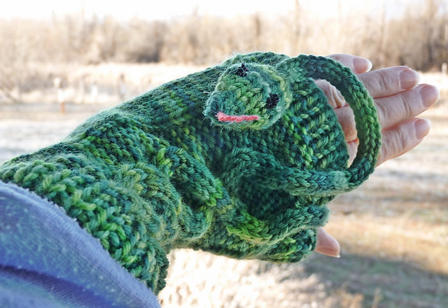 Ravelry: joansgarden's Hissy Fitt Mitts