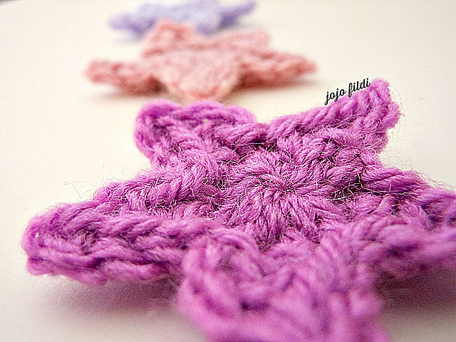 Ravelry: Mini Sleepy Stars pattern by Jo Cauldrick