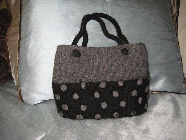 Ravelry: Half Bobble Bag pattern by Bev Beattie