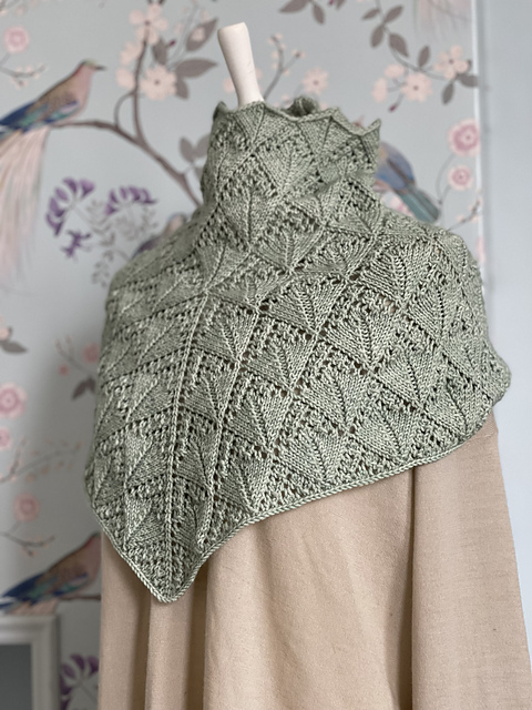 Ravelry: Willow Tree Cowl pattern by Joanna Herriott