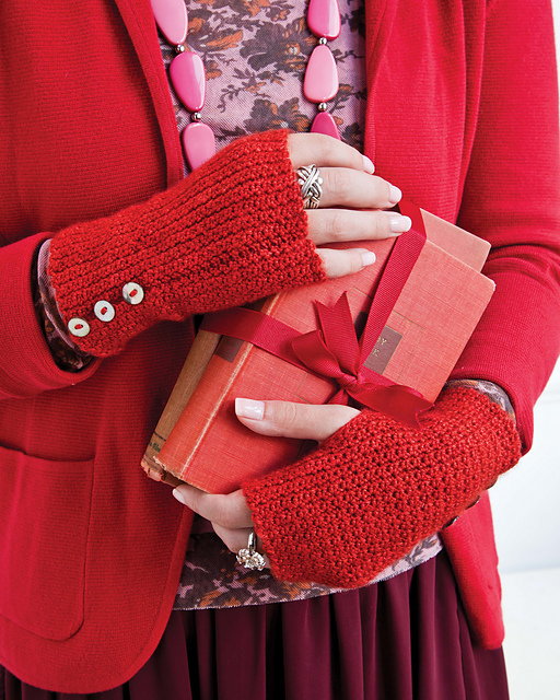 Ravelry: Three–Button Mitts pattern by Kit Hutchin