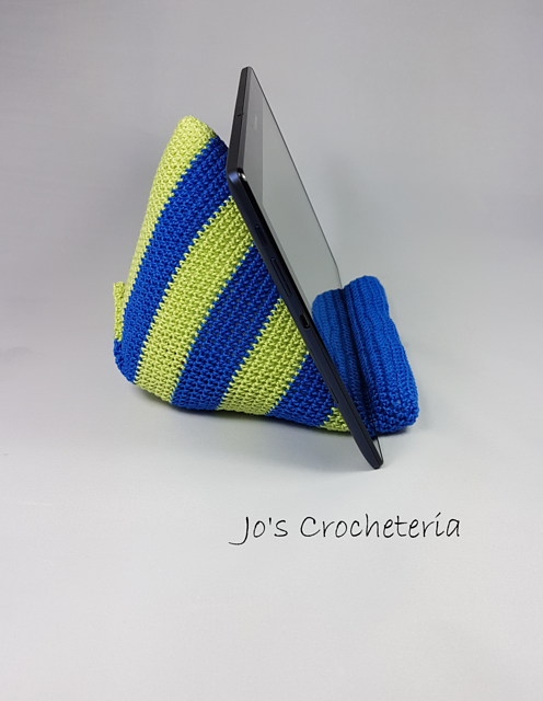 Ravelry: Tablet Ipad Stand pattern by Johanna Holmberg