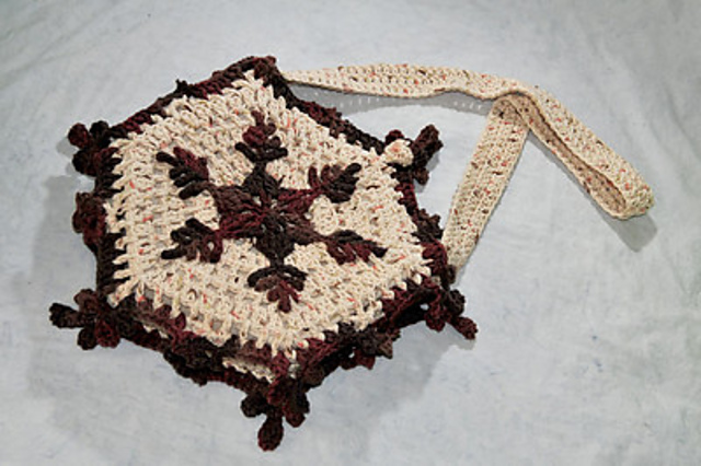 Ravelry: Cinnamon Pass Snowflake Purse pattern by Deborah Atkinson Ravelry: Cinnamon Pass Snowflake Purse pattern by Deborah Atkinson