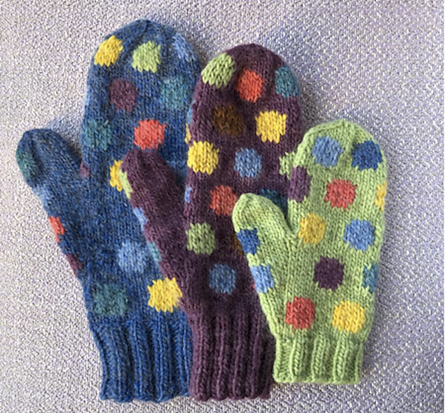 Ravelry: Put Me in the Zoo Mittens pattern by Julia Farwell-Clay
