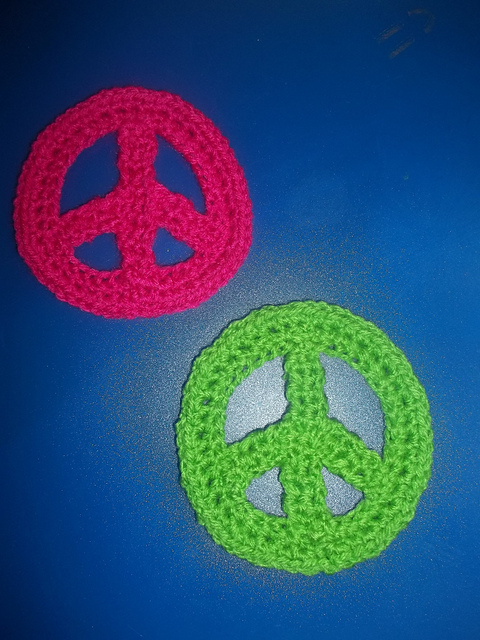 Ravelry: Peace Sign Applique pattern by Jennifer Toombs