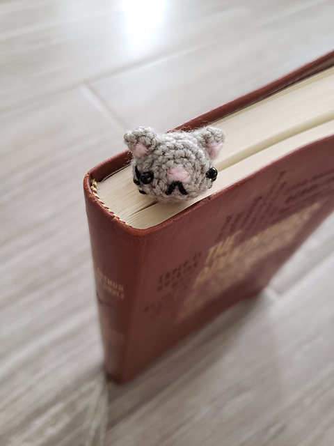 Ravelry: Cat Bookmark pattern by Tina Pham