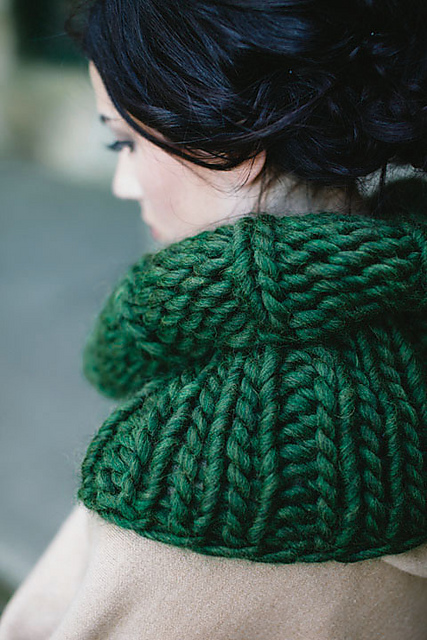 Ravelry: Castle Leoch Ribbed Cowl pattern by Karen Clements
