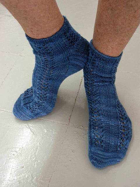Ravelry: Jacob's Ladder toe-up socks (Feet first) pattern by Debbie Tomkies
