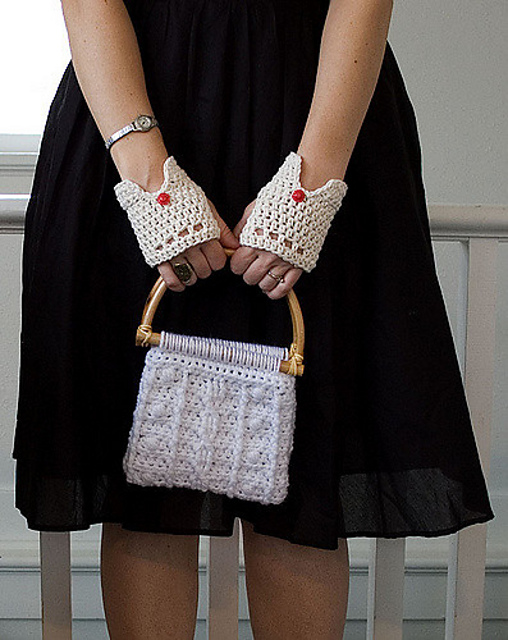Ravelry: Vintage Style Ladies Driving Glove pattern by Kalurah Hudson