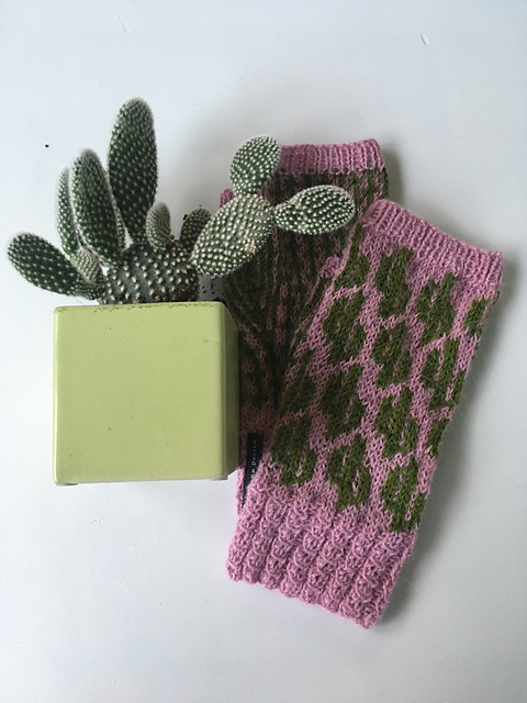 Ravelry: Cactus Mitts pattern by Danish Knitting Academy by Karen ...