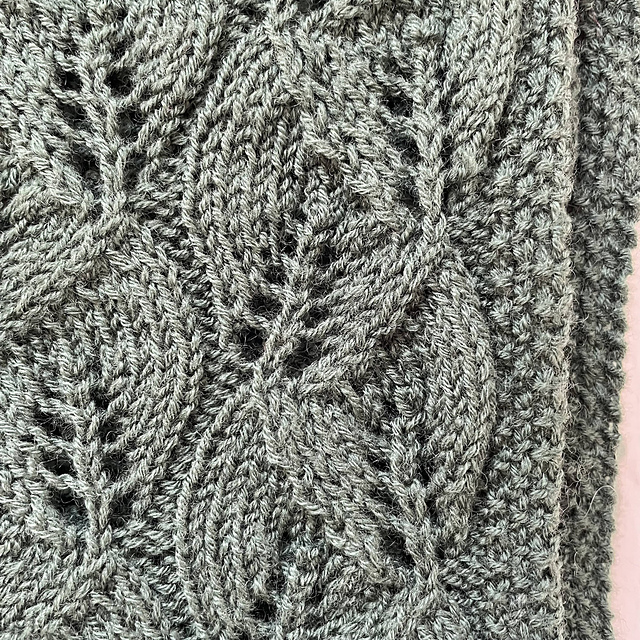 Ravelry: Babytæppe med bladranker pattern by Karin Hørkilde