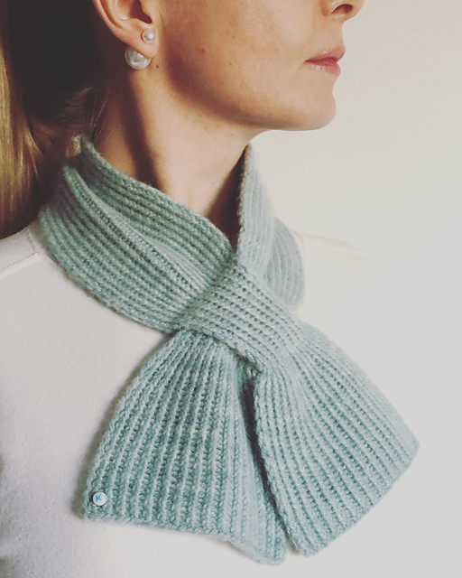 Ravelry: One Skein Keyhole Scarf pattern by Karin Fernandes