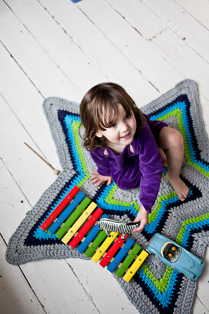 Ravelry: Star Rug pattern by Kat Goldin