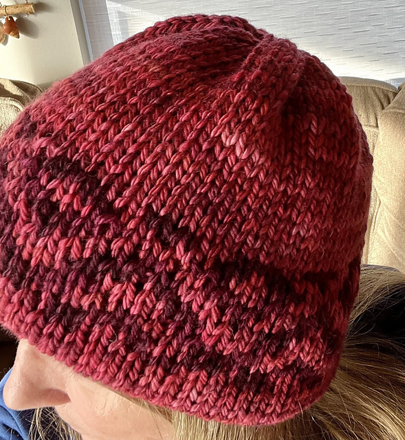 Ravelry: January Garnet Hat pattern by Kathryn Perkins