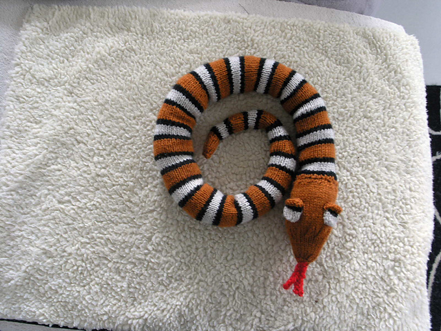 Ravelry: Snakes pattern by Sarah Keen