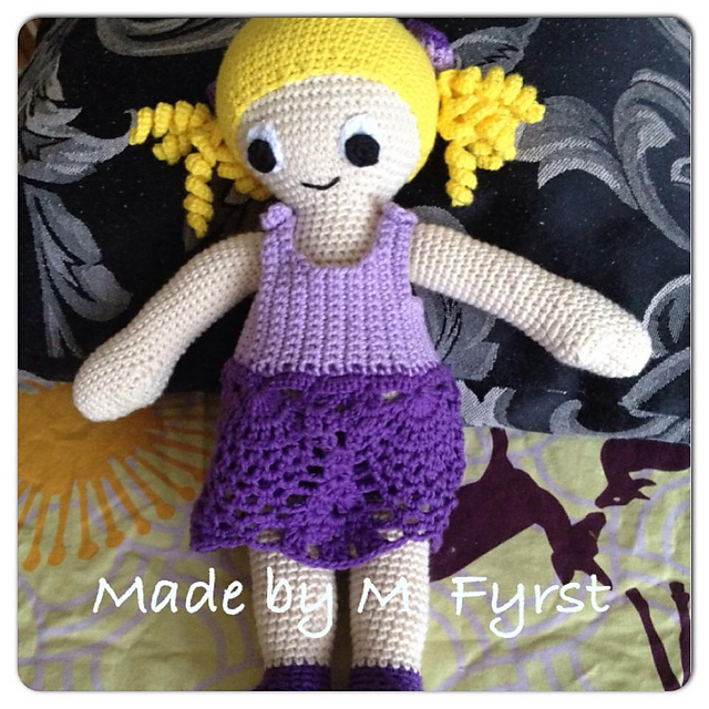 Ravelry: DIY - Kjole til Dukke Mette pattern by M. Fyrst