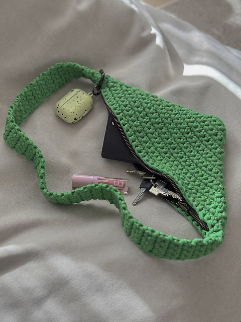 Ravelry: The Triangle Bag pattern by Katr crochet