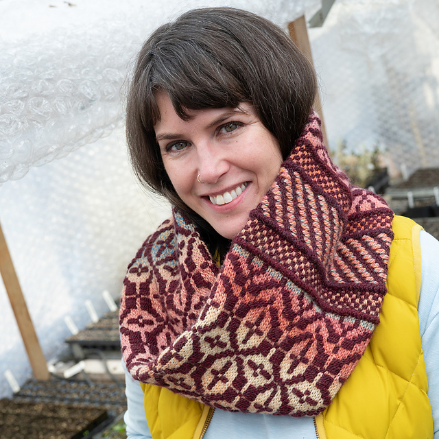 Ravelry: Clover Ridge Cowl pattern by Jenny Monteleone