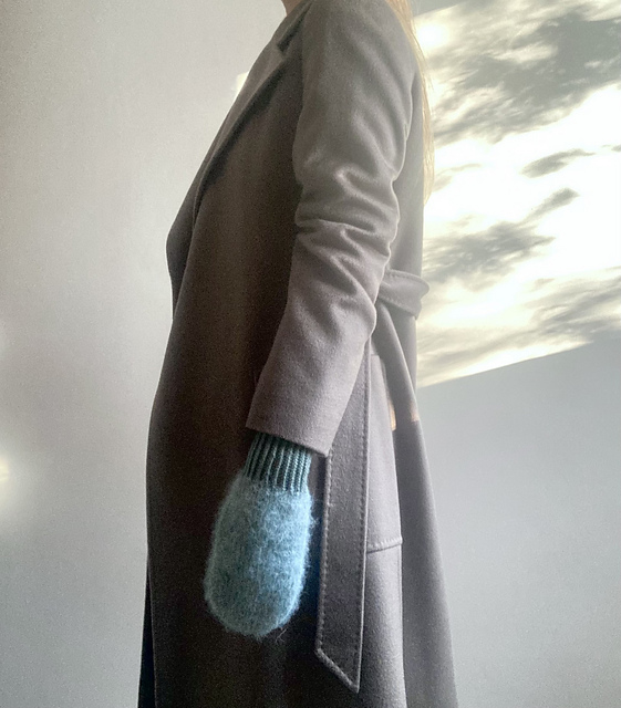 Ravelry: Lineil Mittens pattern by kayen-itee