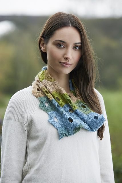 Ravelry: Barnacle Cowl pattern by Tina McAra