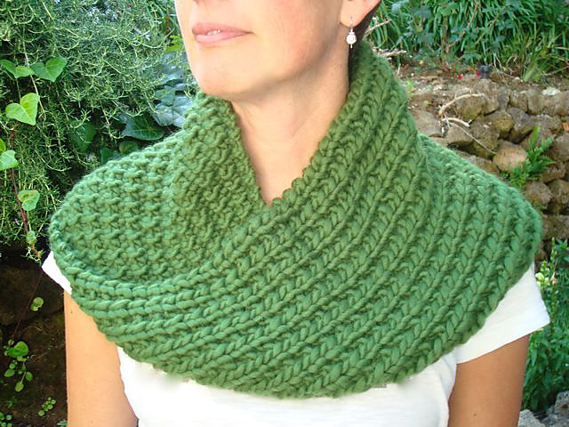 Ravelry: Mobius Cowl pattern by Karen Catlin