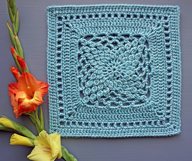 Ravelry: Origami Flower pattern by ChiChi Allen