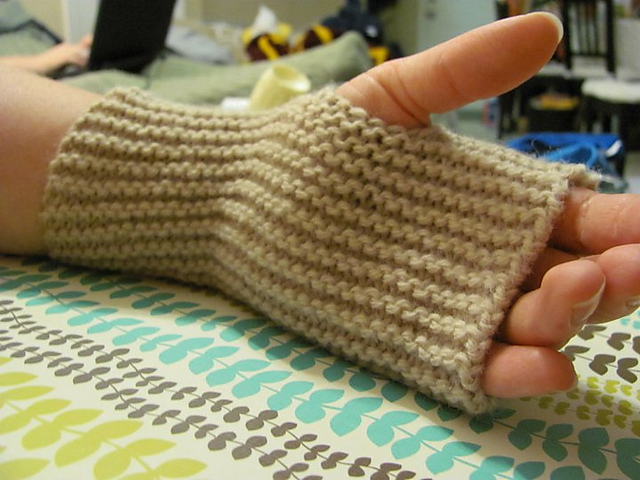 Ravelry: Easy Garter Stitch Mitts pattern by Kelly Meneely