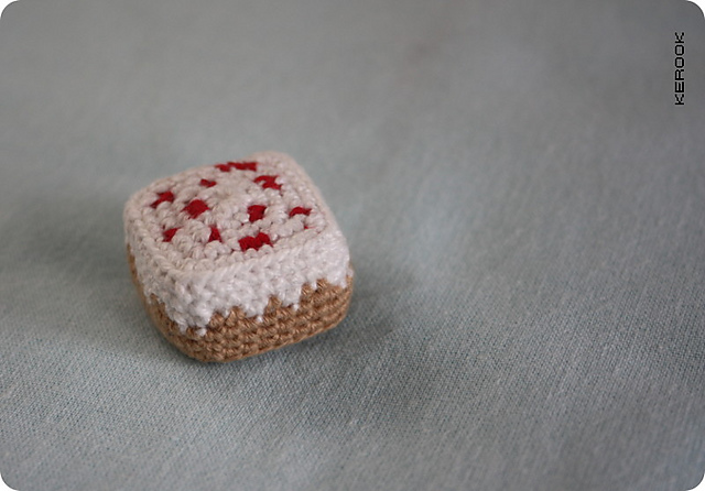 Ravelry: Minecraft cake pattern by Anna Kerook
