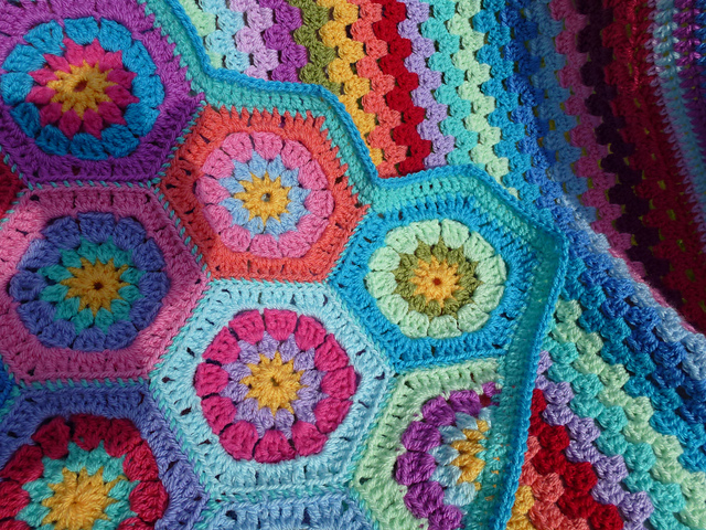 Ravelry: KerryJayneDesigns' hexagon-how-to with half hexies