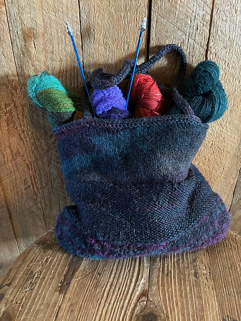 Ravelry: Cutest Wee Bag pattern by Kimberly Perkins