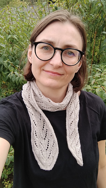 Ravelry: Tiny scarf pattern by Kinga Klodawska