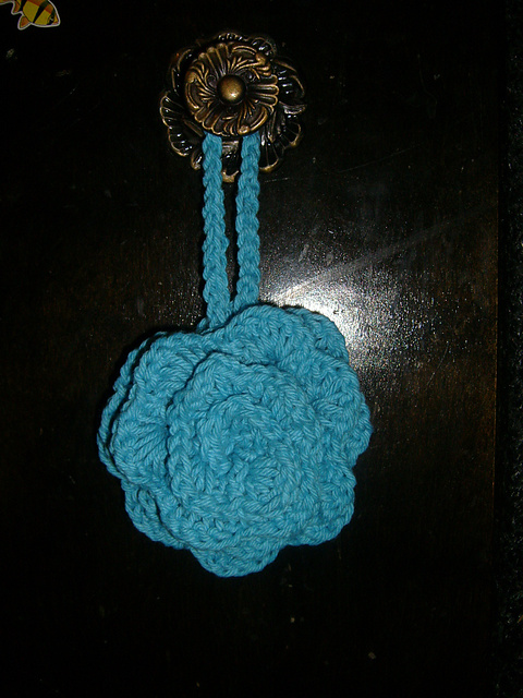 Ravelry: Flower Bath Puff pattern by Lesley Dietschy