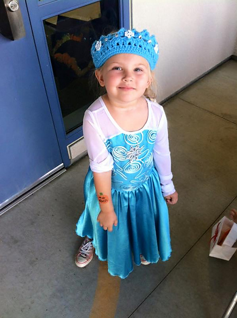 Ravelry: Anna & Elsa Crowns pattern by Katerina Cohee