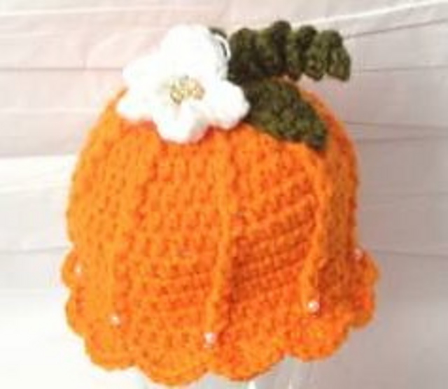 Ravelry: 0-3 Month Scallop Edge Pumpkin Hat pattern by Katerina Cohee