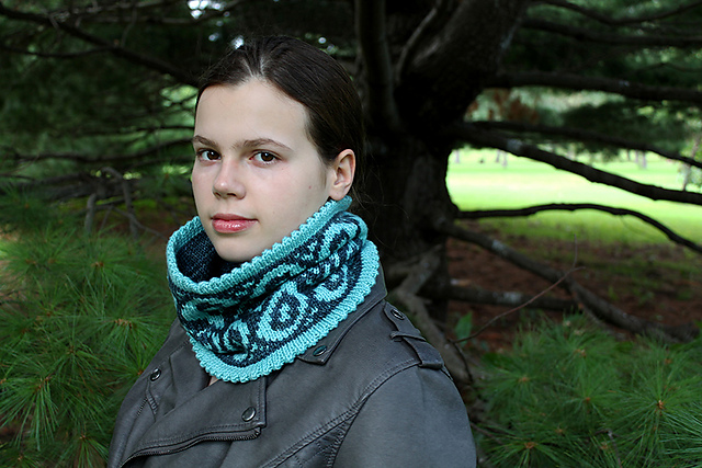 Ravelry: Carinthia Cowl pattern by Elizabeth Mautz-Redmann