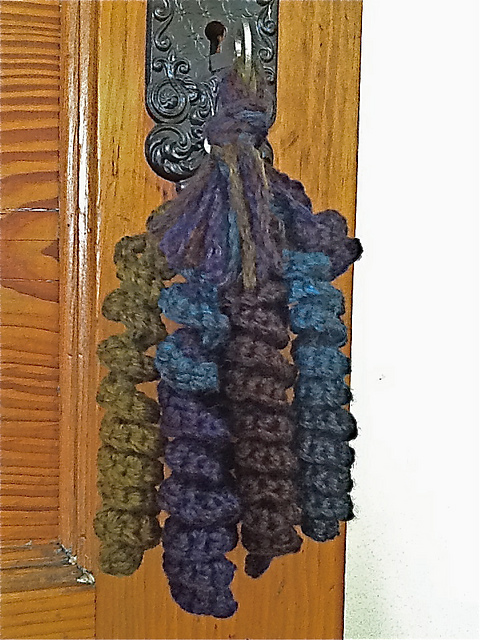 Ravelry: klmag's Squiggly Key Tassels