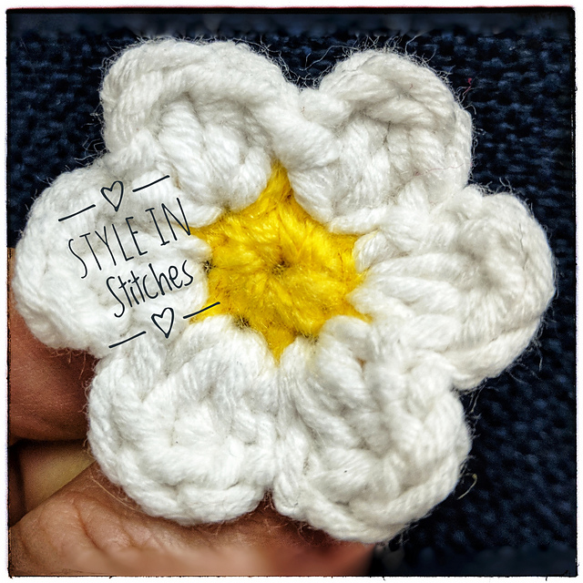 Ravelry: Simple Flower Applique pattern by Tina Meininger
