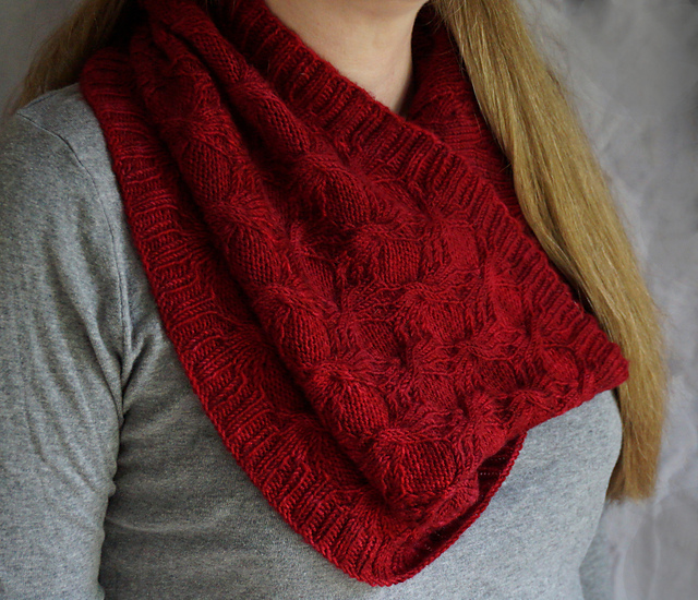 Ravelry: Fiddleback Cowl and Hat pattern by Heather Storta