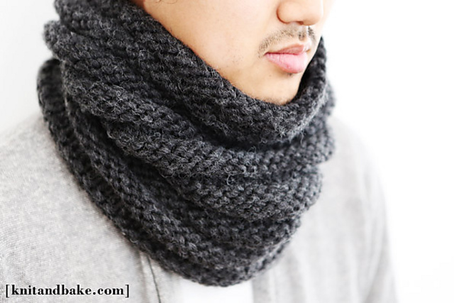 Ravelry: Easy, Chunky "Striped" Cowl pattern by Diana Levine