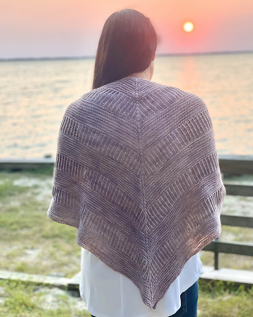 Ravelry: Centrifugal Triangle pattern by Knit Element