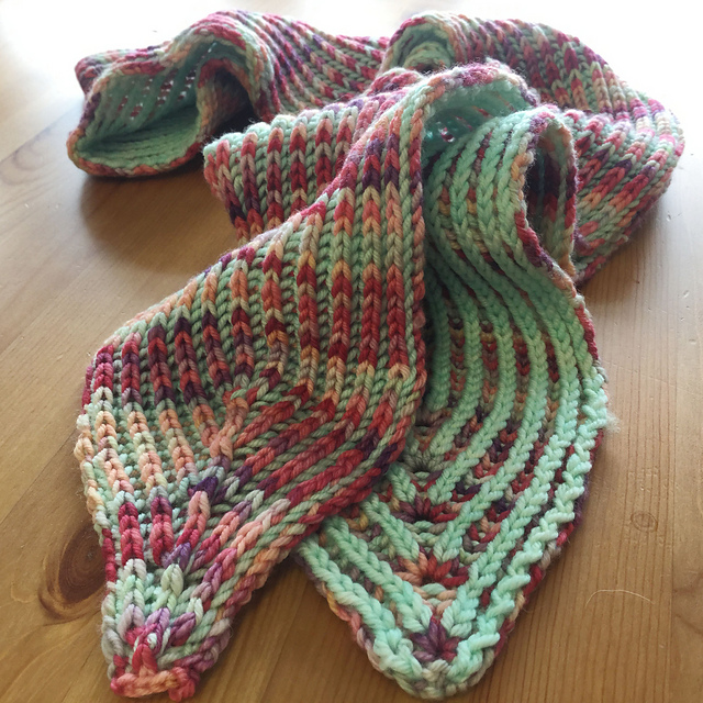 Ravelry: Leaf Points Scarf pattern by Quintessential Knits