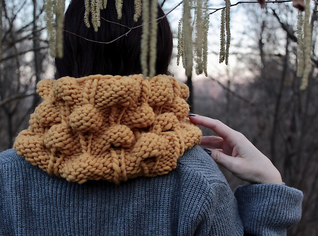 Ravelry: Super Bubbles Cowl pattern by Knitting For Breakfast