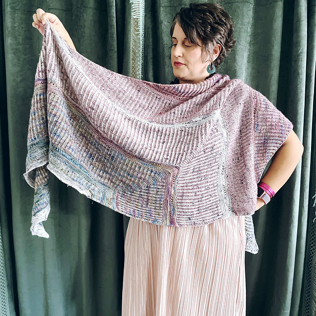 Ravelry: Aeris Aura pattern by Lesley Anne Robinson