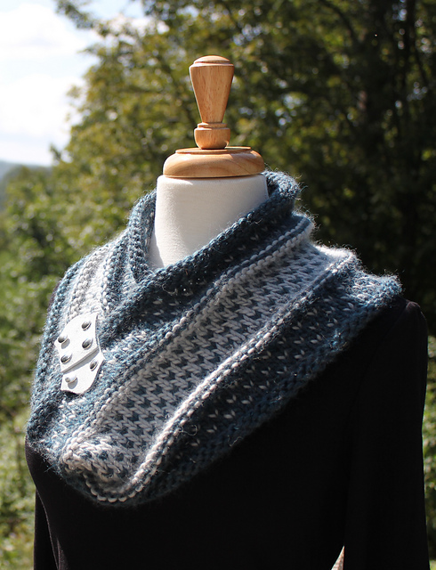 Ravelry: Easy Stranded Cowl pattern by Amy Johnson