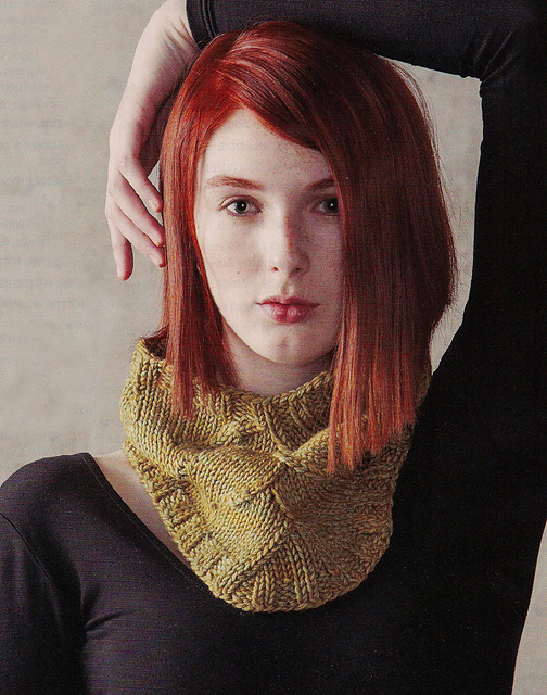 Ravelry: Arc and Line Cowl pattern by Angela Hahn
