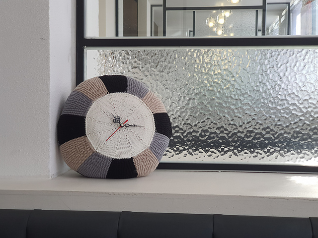 Ravelry: Modern Knit Clock pattern by Annie Ahn